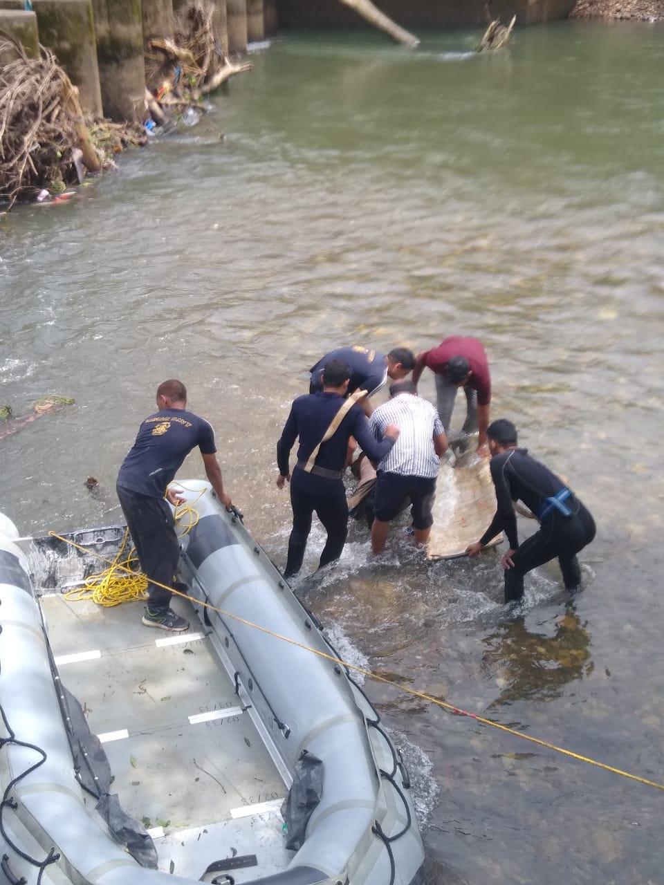 Naval divers recover body of drowned boy at dudhsagar waterfall - Goa ...